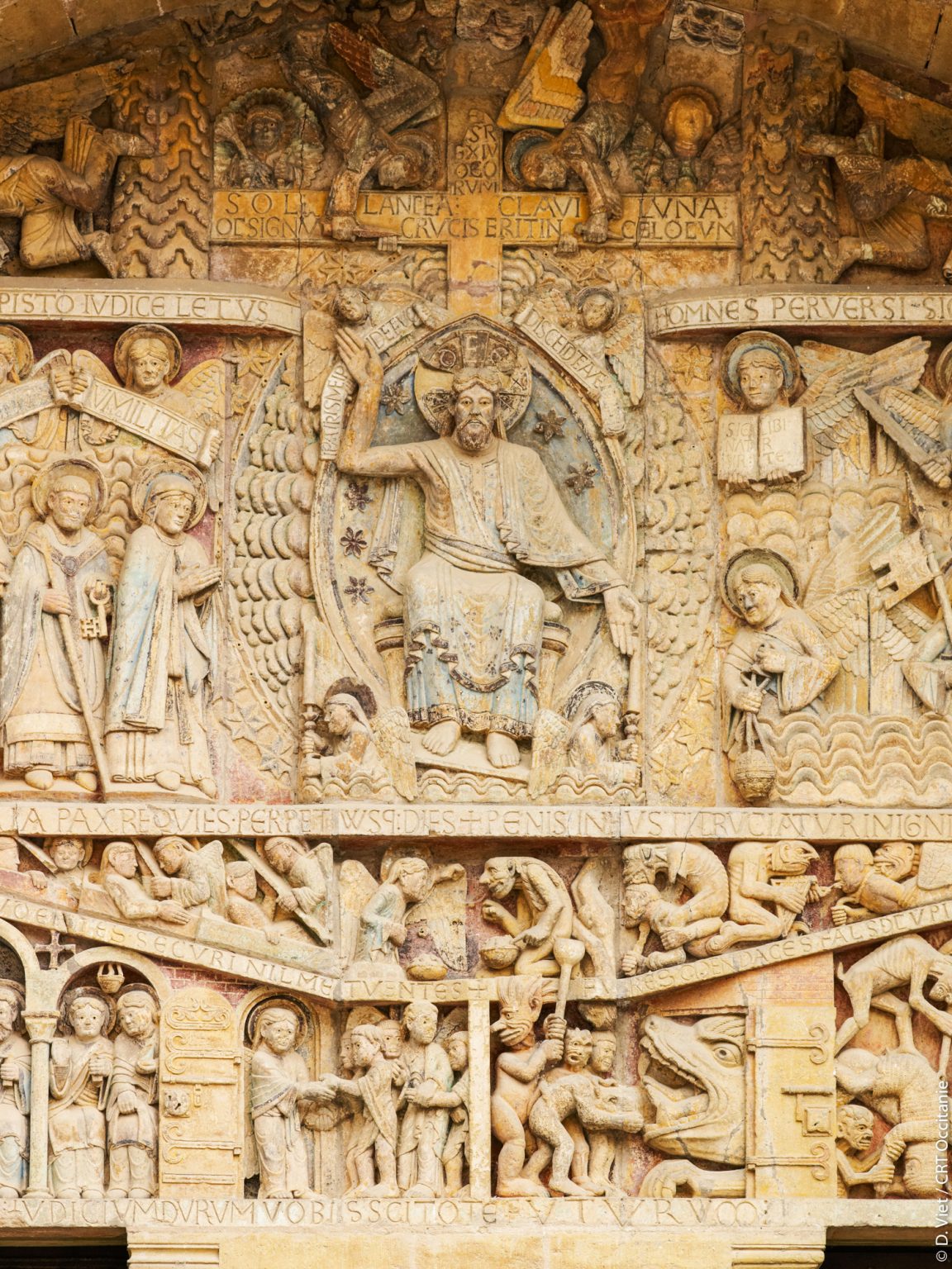 Zoom sur le tympan de l'abbatiale de Conques