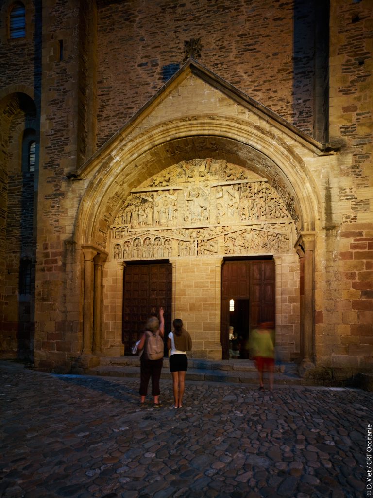 Zoom sur le tympan de l'abbatiale de Conques