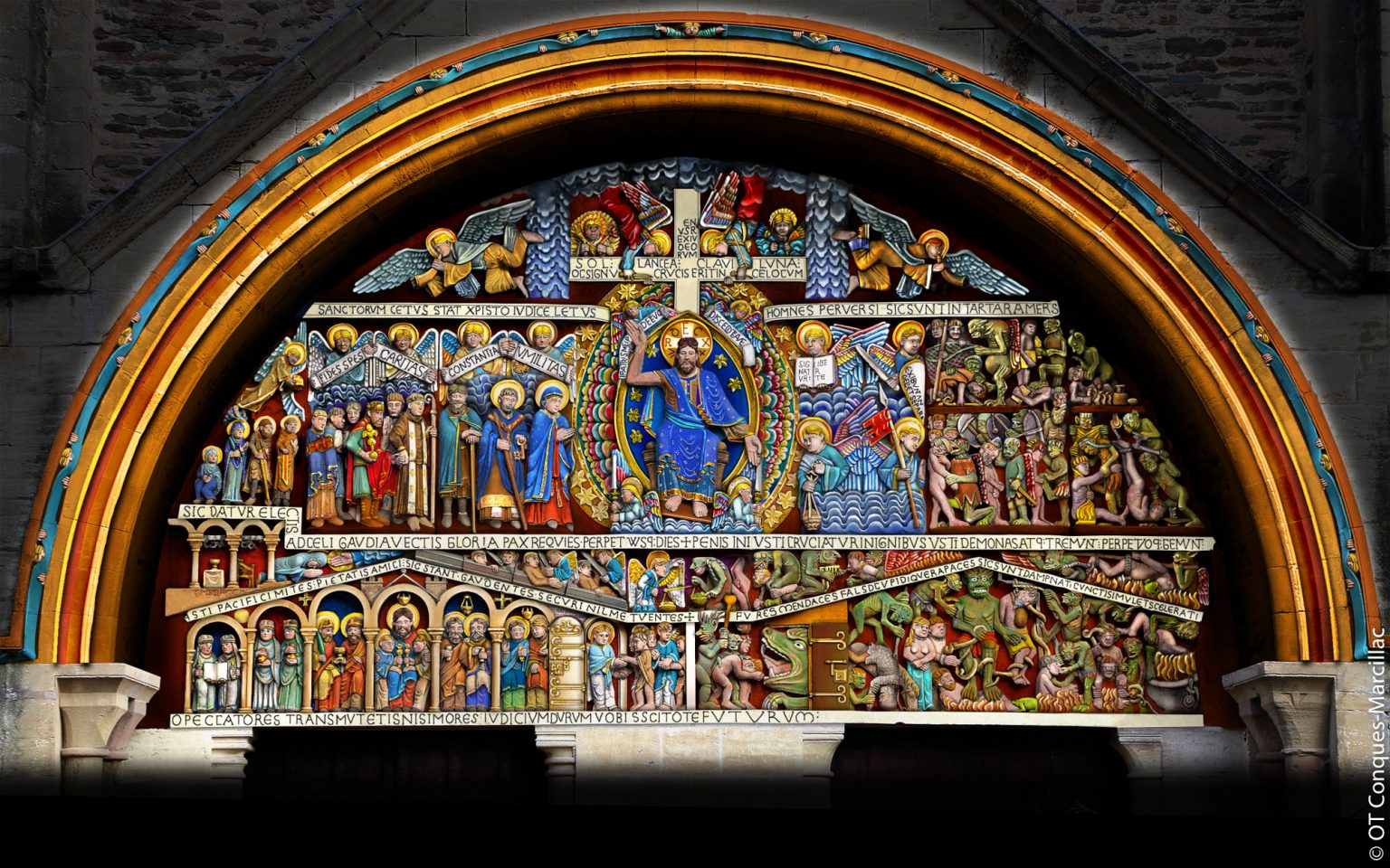 Zoom sur le tympan de l'abbatiale de Conques